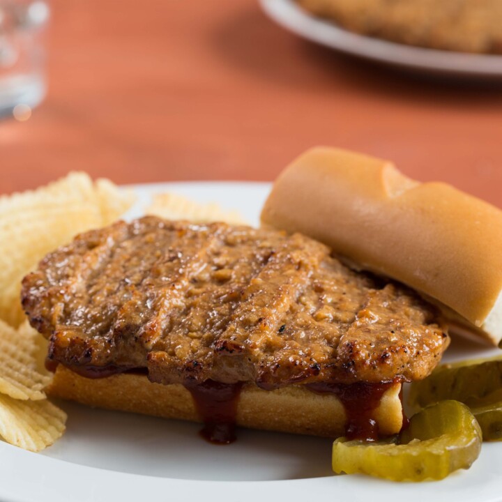 Fully Cooked Rib Shaped Pork Pattie With Bbq Sauce 91/2.65 Oz